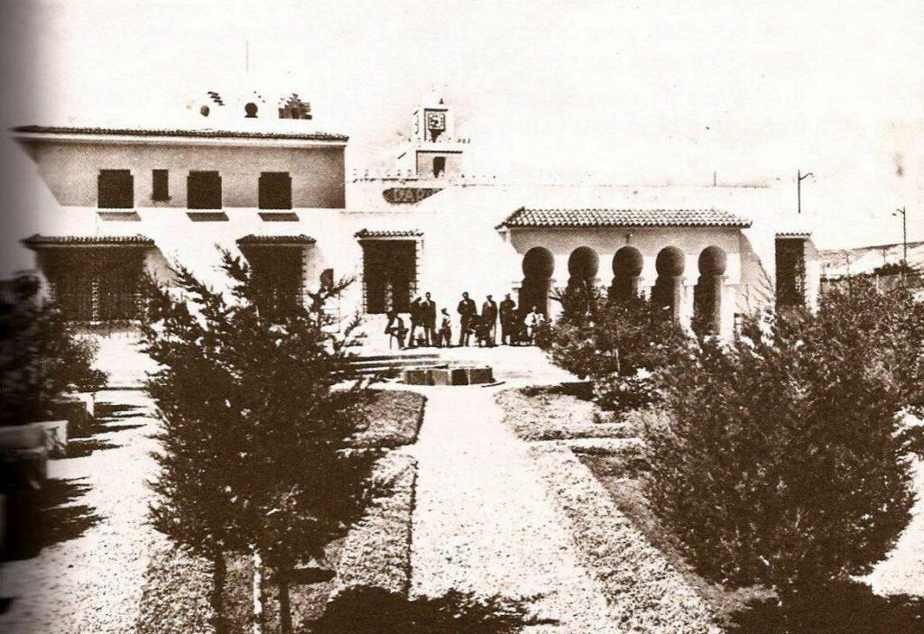 A Oran, le Dar el-Askri construit en 1948 se nomme Dar Chakouri ...